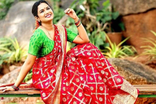 Ariyana Glory Decks Up In A Head-to-toe Traditional Look And Fans Love ...