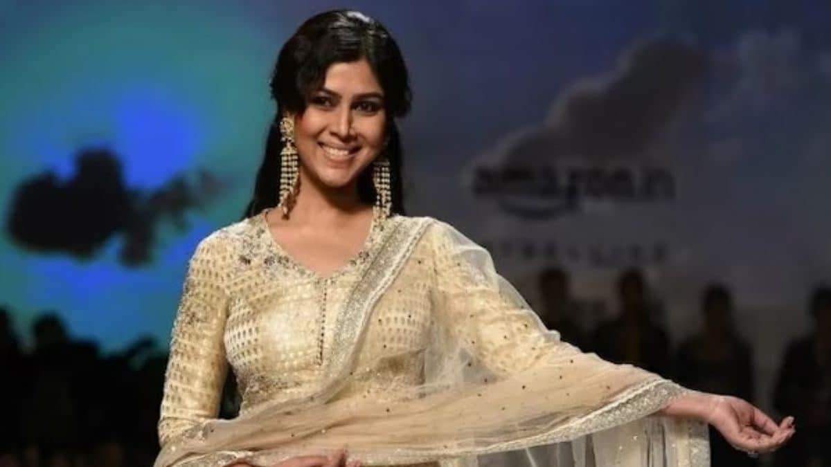 Aspiring Bureaucrat To B-town Diva, How Sakshi Tanwar Shaped Her Career ...