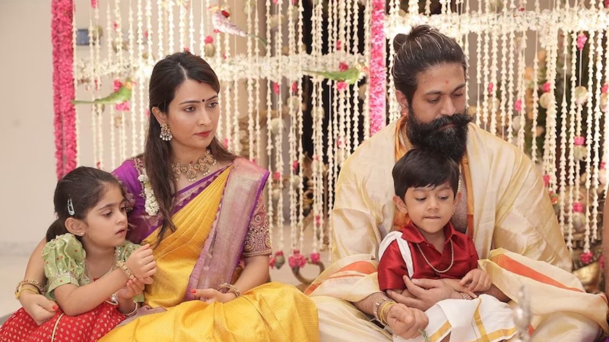 Actor Yash Celebrates Varalakshmi Puja With His Wife Radhika Pandit And ...