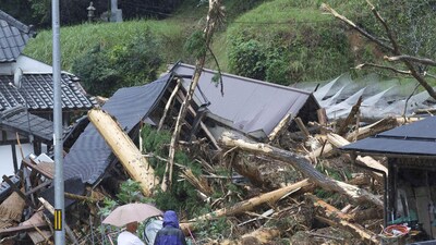 Hundreds Flee Floods as Typhoon 'Saola' Brushes Past Philippines ...