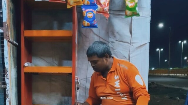 Video of Food Delivery Agent Having Biscuits And Tea For Meal Leaves ...