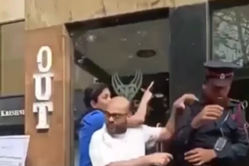 Watch: Couple Gangs Up On Security Guard After Vandalising Store - News18