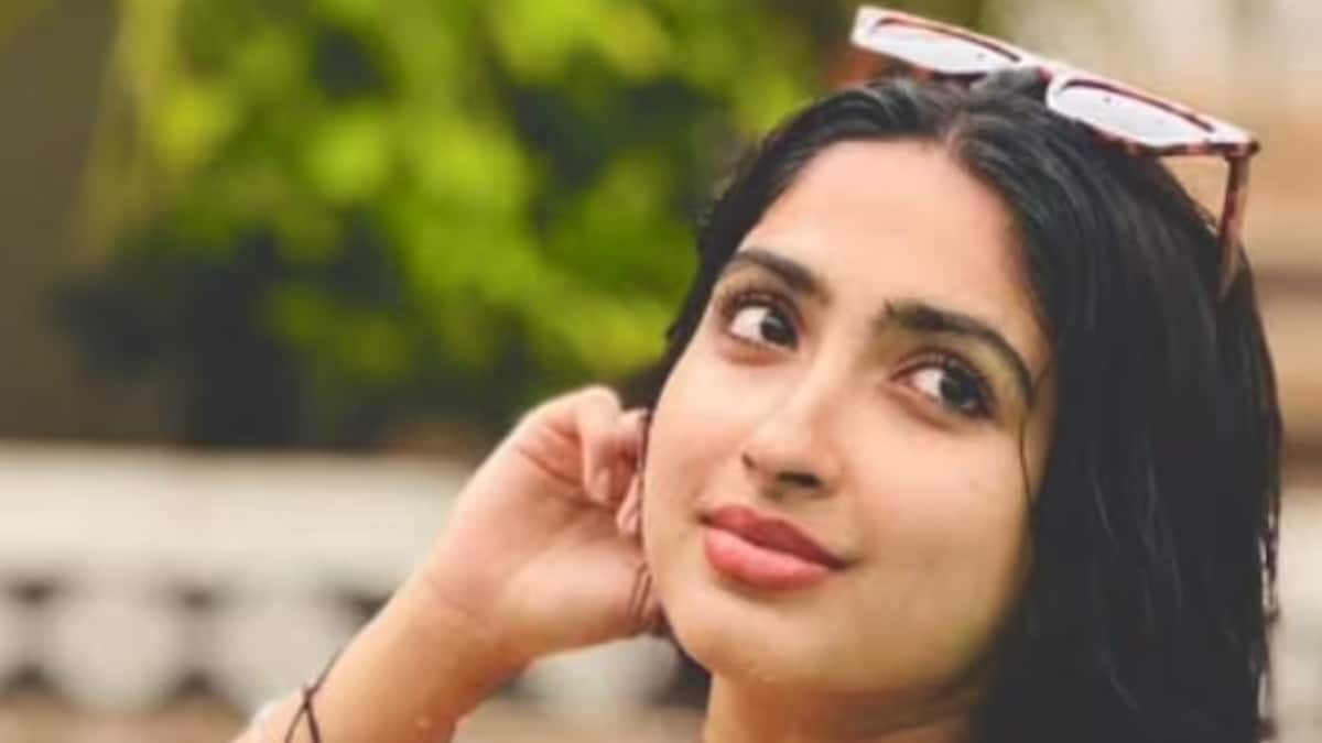 Saanya Iyer Sets Swimming Outfit Goals In Stylish Bodysuit | Movies ...