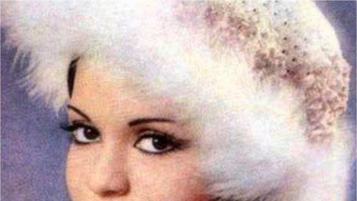 Zeenat Aman Recalls She Was Once Charmed By ‘Grand Gesture’ By An ...