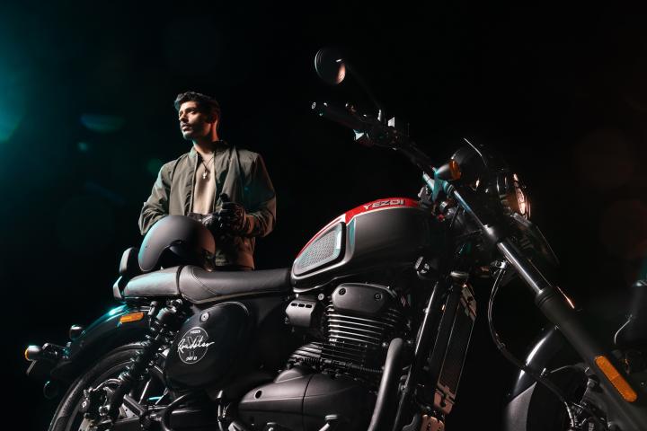 Jawa 42 Dual Tone and New Yezdi Roadster Launched, Price Details Inside ...