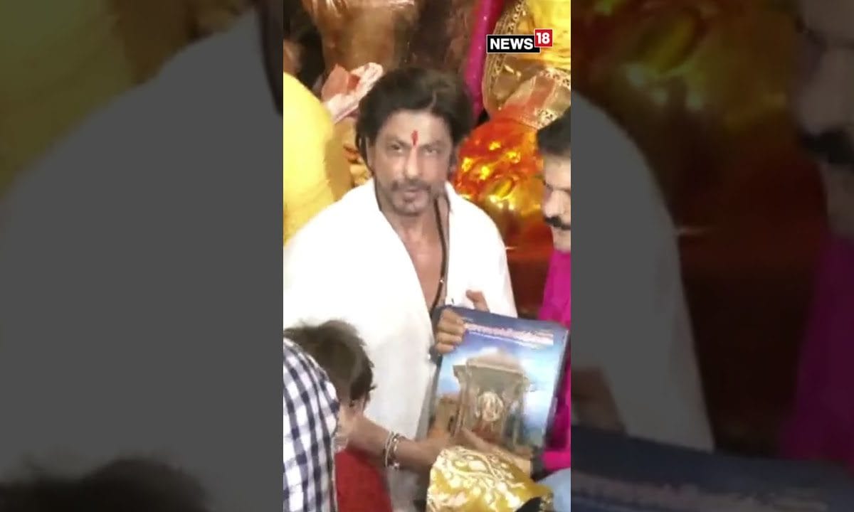 Shah Rukh Khan Visits Lalbaugcha Raja In Mumbai To Seek Blessings | Bollywood | N18S | #shorts ...