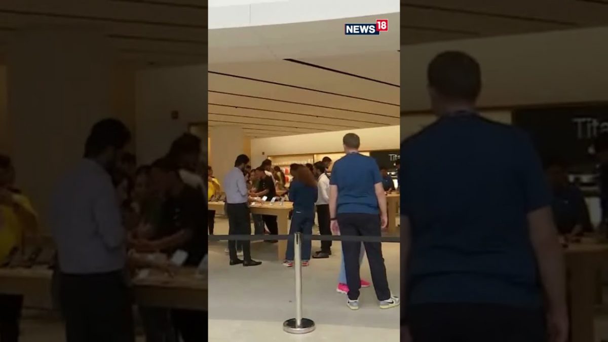 Huge Crowd At Apple Saket Store As iPhone 15 Series Goes On Sale In ...