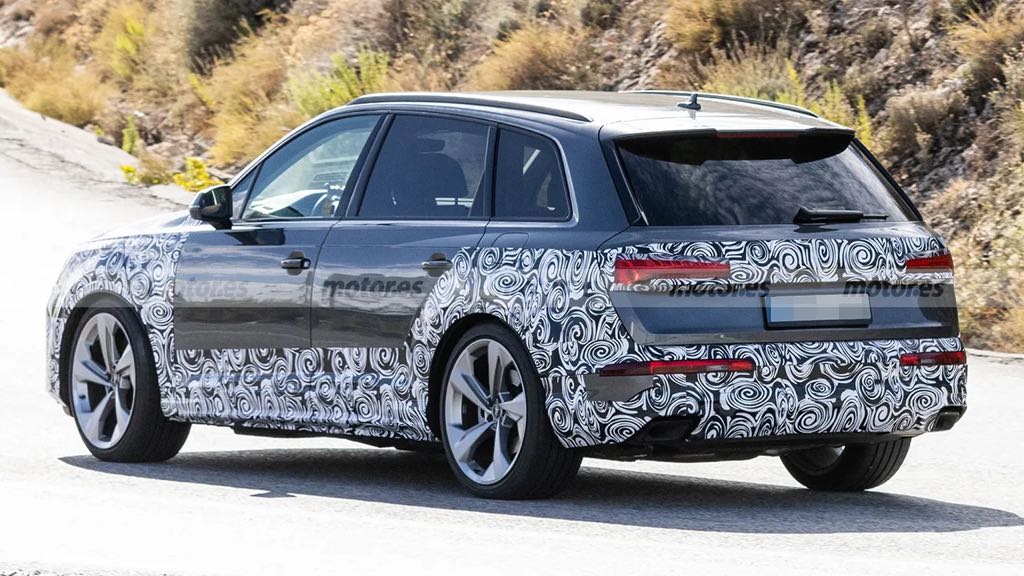 2024 Audi Q7 Spotted Testing, To Come With Fresh Grille Design | Auto ...