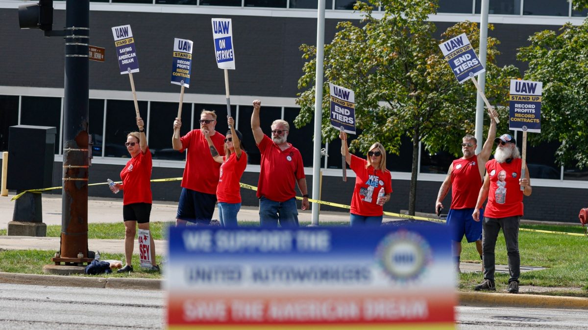 US Auto Strike Against ‘Big Three’ Grows in Size as 7,000 Workers Head ...