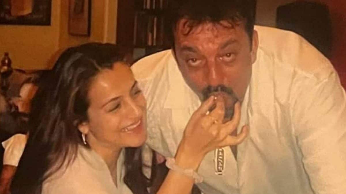 Ameesha Patel Reveals Sanjay Dutt Thinks She's 'Too Good For The ...