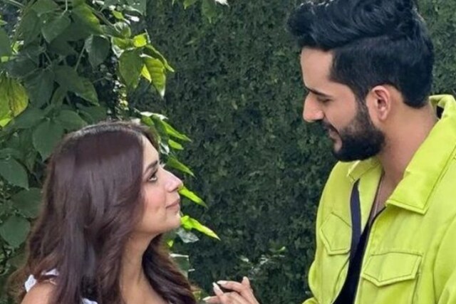 Bigg Boss Ott 2s Jiya Shankar And Abhishek Malhan Shoot For Music