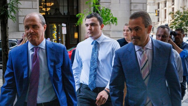 Philadelphia Cop Who Shot Man Through Car’s Rolled Up Window Goes Scot ...