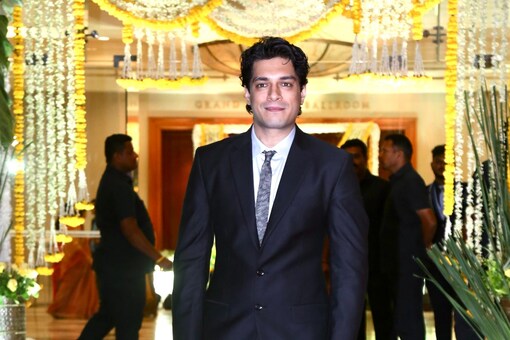 Aamir Khan's Son Junaid CONFIRMED To Debut With Netflix-YRF Production ...