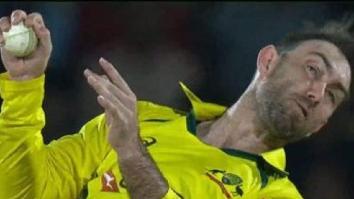 IND vs AUS: Maxwell Takes A Blinder to Dismiss Rohit Sharma - WATCH ...