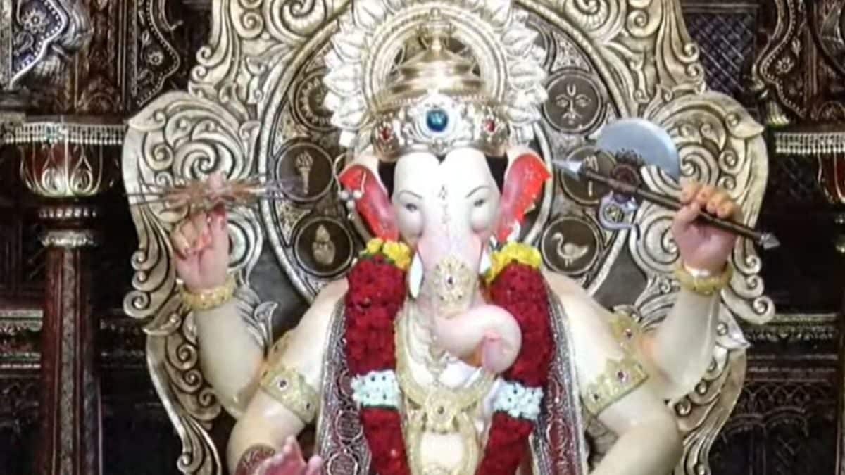 Lalbaugcha Raja 1st Look Out: Mumbai's King Always to Rescue of His ...