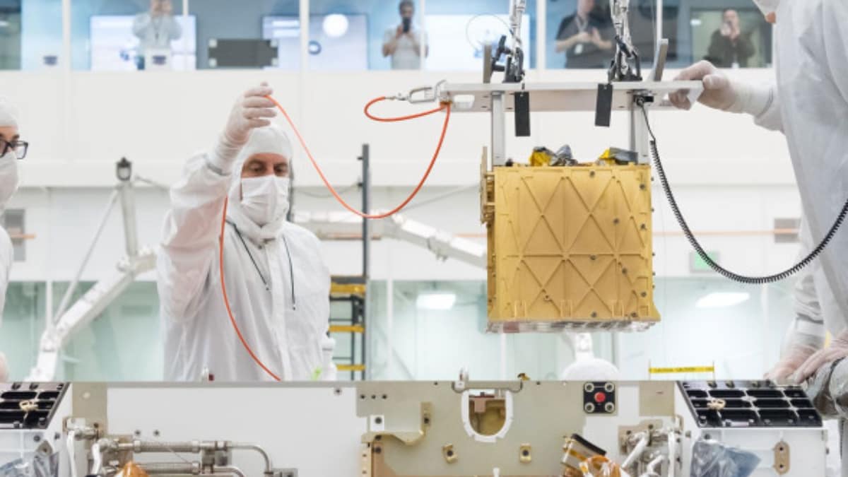 Scientists Succeed in Producing Oxygen on Mars | Viral News - News18