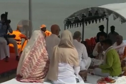 Mauritius PM Jugnauth Offers Prayers at Varanasi's Dashashwamedh Ghat, Kashi Vishwanath Temple ...