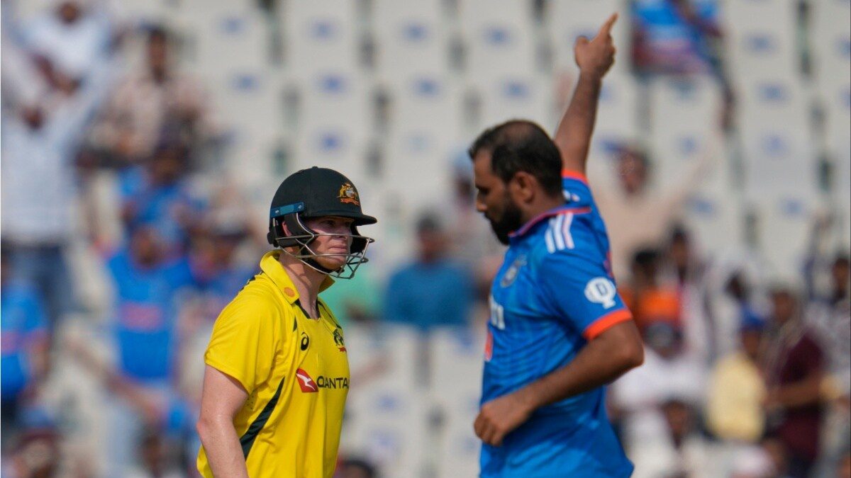 WATCH: Mohammed Shami Produces a Jaffa to Castle Steve Smith in 1st ODI ...