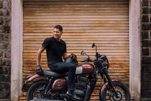 Jawa 42 Dual Tone and New Yezdi Roadster Launched, Price Details Inside ...