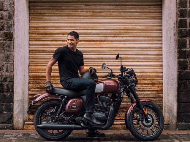 Jawa 42 Dual Tone and New Yezdi Roadster Launched, Price Details Inside ...