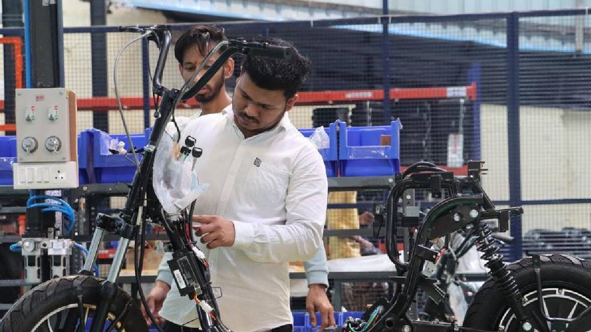Revamp Moto Starts Bike Production at India's First Microfactory in ...