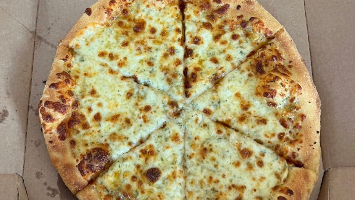 Man Explains 'Money-Saving Pizza Hack' With A Critical Math Calculation ...
