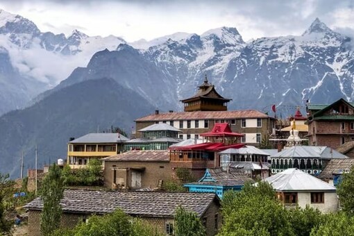 Explore Himachal Pradesh's Majestic Beauty Through The Yulla Kanda Trek ...