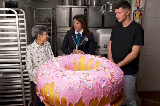 Giant Doughnut Bags Set Guinness World Record. Can You Guess Its Weight ...