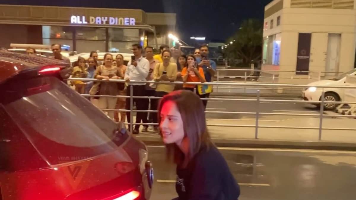 Nushrratt Bharuccha Is Left Confused After Car Boot Malfunctions At ...