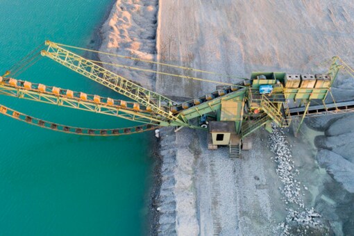 Six Bn Tonnes of Sand extracted From World's Oceans Each Year, UN - News18