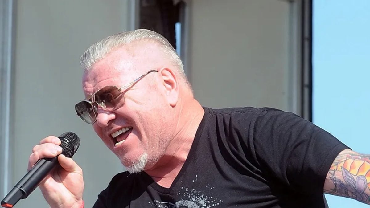 Former Lead Singer Of Rock Band Smash Mouth, Steve Harwell, Dies At 56 ...