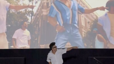 The Jawan Effect: Fan Recreates Shah Rukh Khan’s Chaleya Hook Step ...