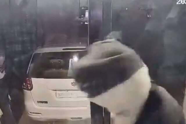 Thieves Try to Break Maharashtra ATM Using Car, CCTV Footage Shocks ...