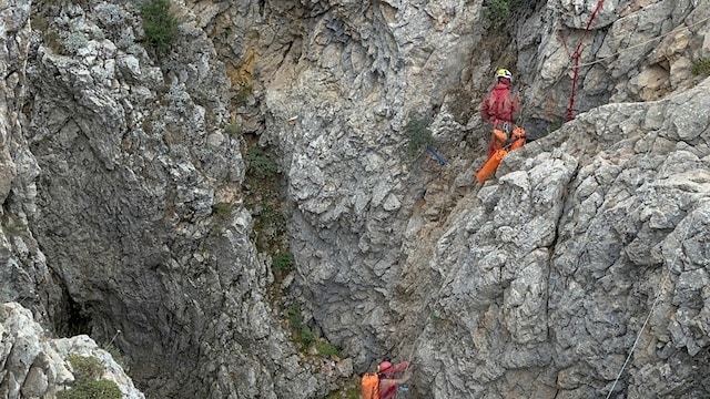 Rescue Begins of Ailing US Researcher Stuck 3,000 Feet Inside a Turkish ...