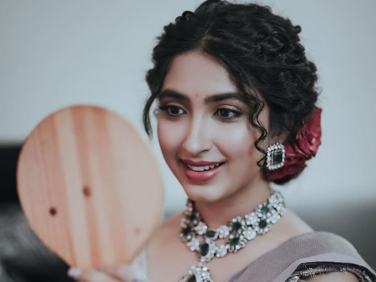 Saanya Iyer's Traditional Avatar Attracts Love And Attention From Her ...