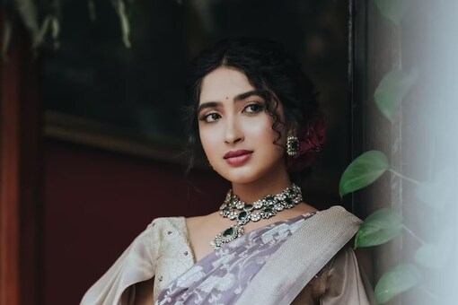 Saanya Iyer's Traditional Avatar Attracts Love And Attention From Her ...