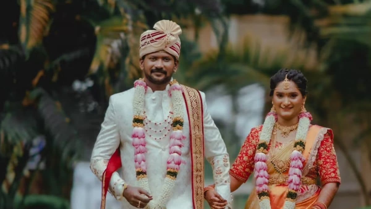 Telugu Actor Mahesh Vitta Ties Knot With Girlfriend Sravani Reddy | Movies News - News18