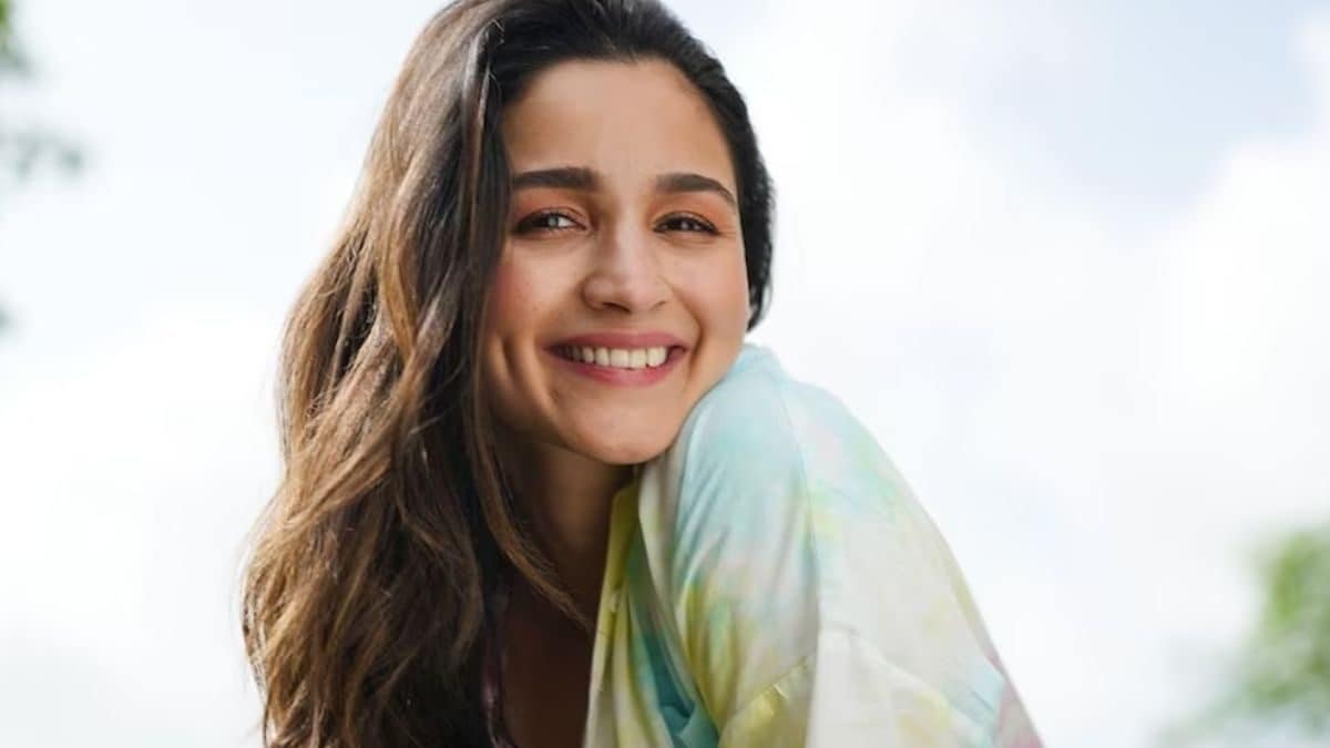 Alia Bhatt's Key-Printed Long Brown Jacket Costs A Whopping Rs 1.29 ...