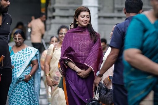 Pranitha Subhash’s Simple Yet Elegant Look In Traditional Attire Wins ...