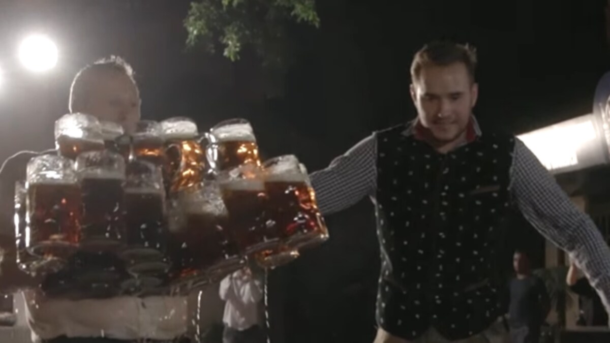How Many Beer Mugs You Can Balance At Once? This Man Did 26 And It's A ...