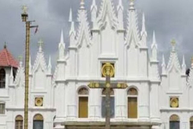 This Kerala Church Is Famous For Its Golden Cross During Puthupally ...