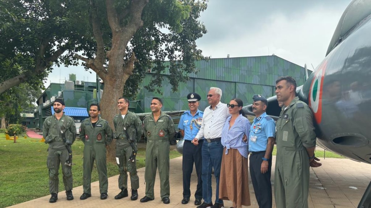 A Legend's Return: 1965 War Hero Alfred Cooke Takes Part In IAF Day ...