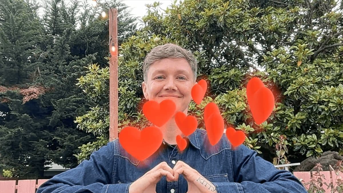 How To Use Apple's New Reaction Feature While Video Calling On Mac ...