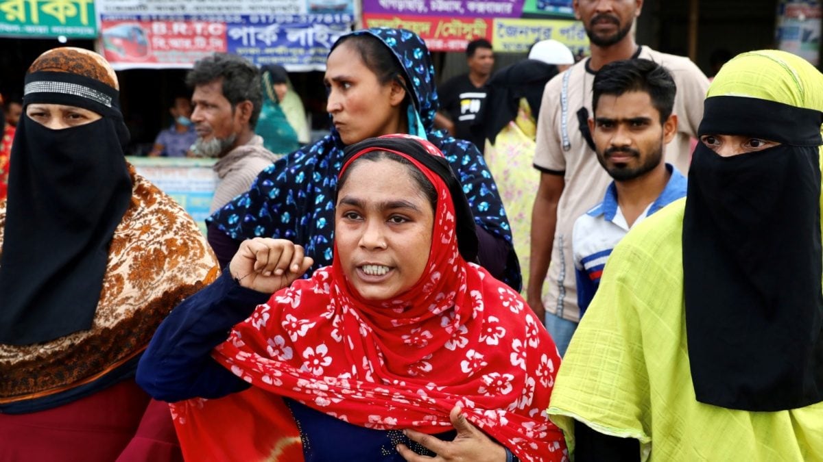 Bangladesh Garment Workers Demand Fair Wage, Damage Factories in ...