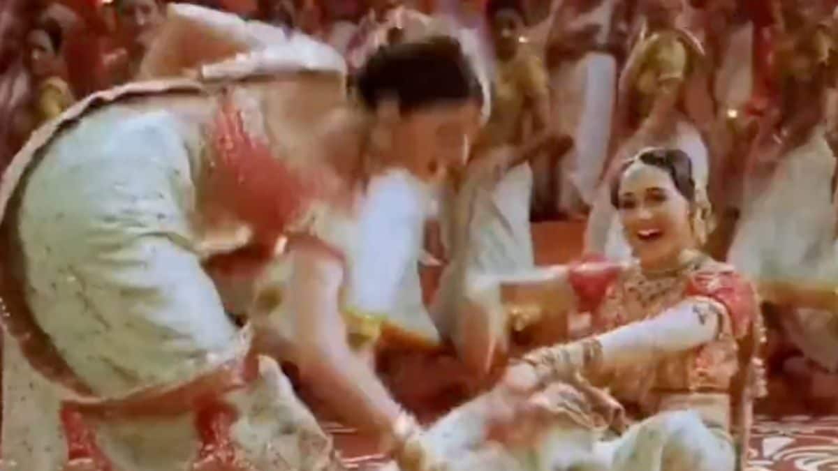 Dola Re, Dance of Envy: Movie Buffs List Best Dance Sequence in Films ...