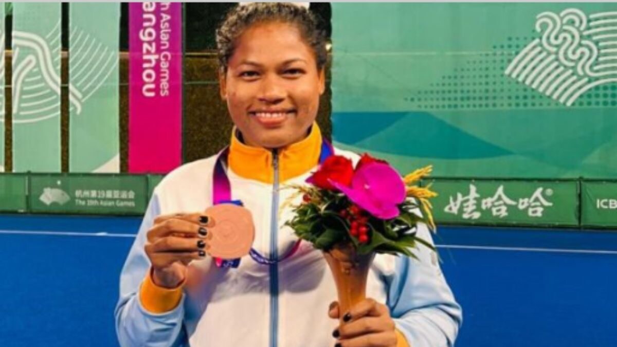 CM Naveen Announces Rs 50 Lakh Cash Award for Hockey Star Deep Grace ...