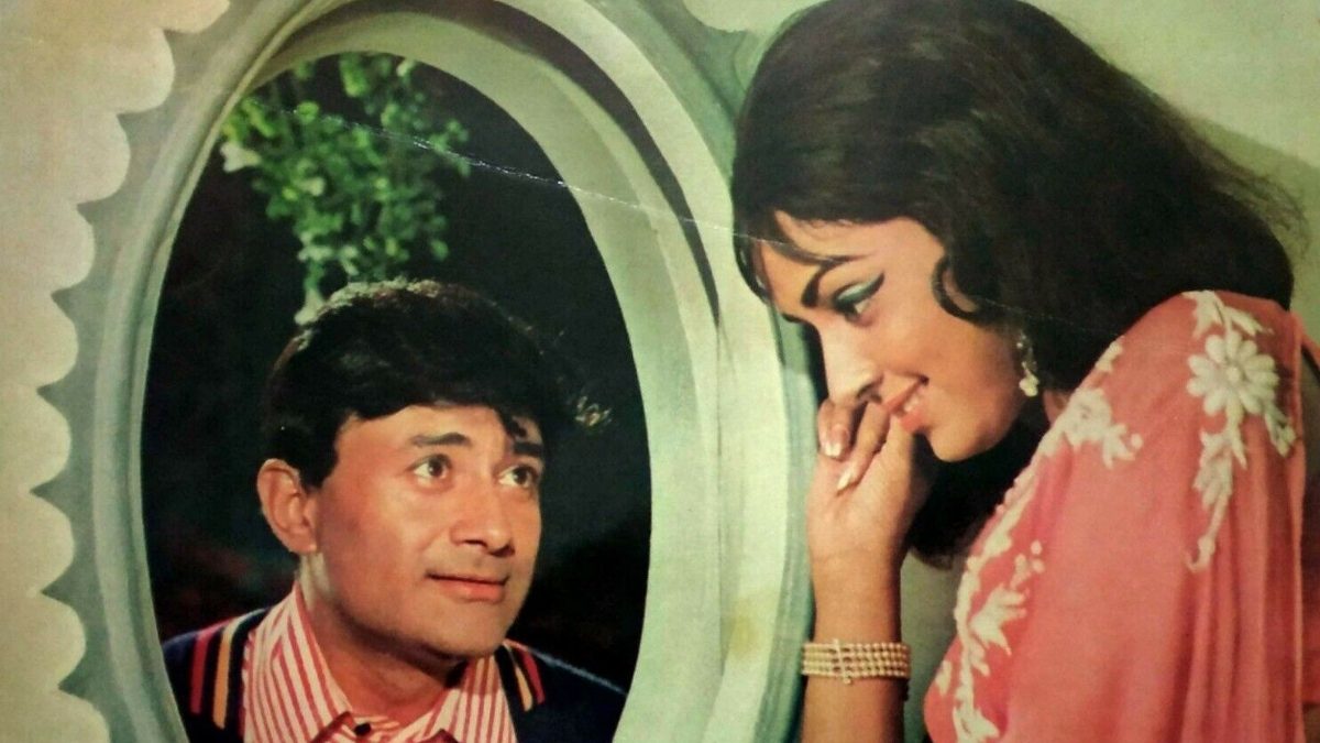 Hema Malini Recalls Sitting In Dev Anand's Lap During Johny Mera Naam ...