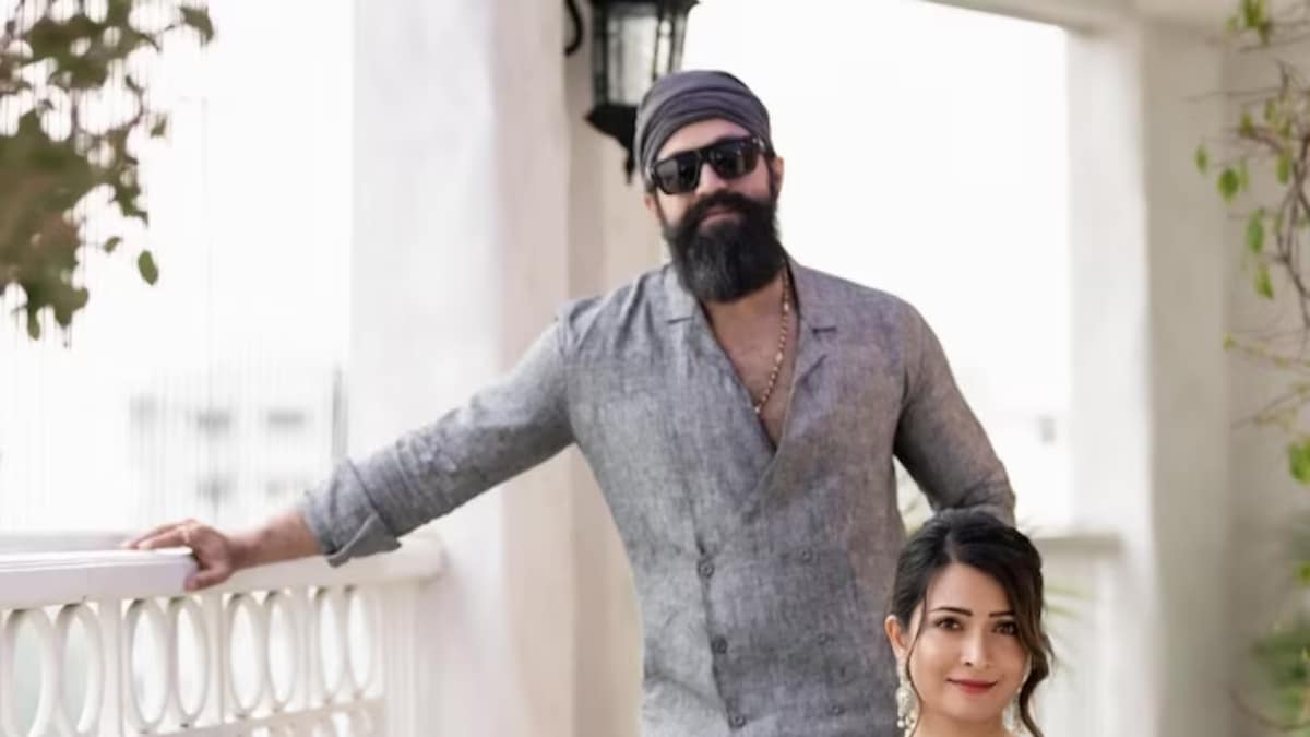 Yash And Radhika Pandit Extend Dussehra Wishes To Fans With A Special ...