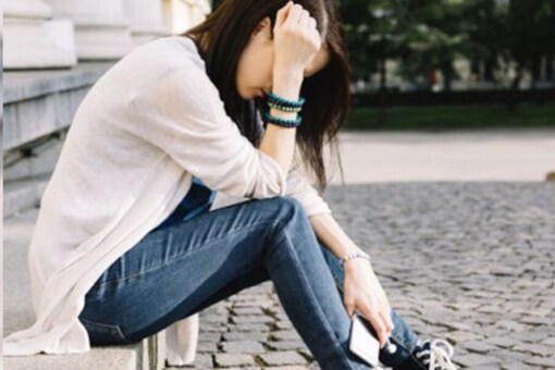 Why Growing Number Of Humans Are Suffering From FOBO And What Exactly ...