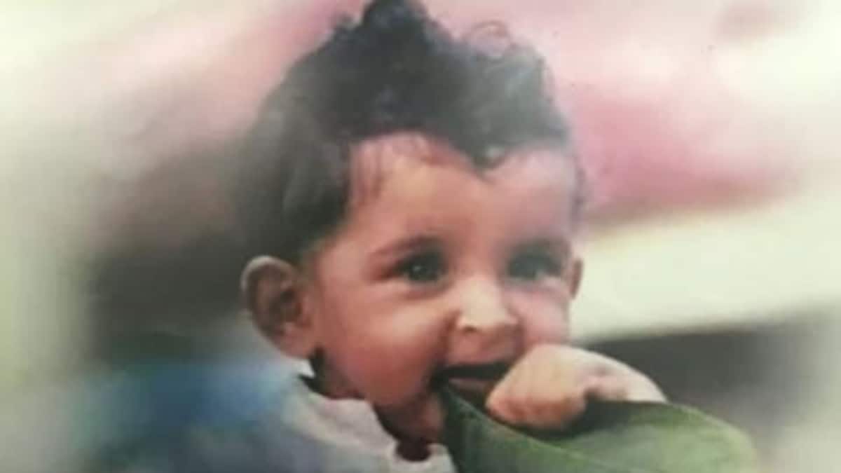 Recognise This Bollywood Actor From His Childhood Picture; Hint: He Is ...